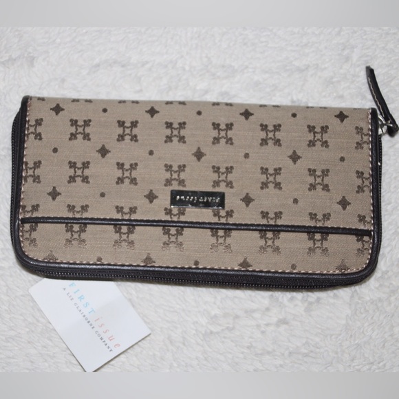 First Issue by Liz Claiborne | Bags | First Issue By Liz Claiborne ...
